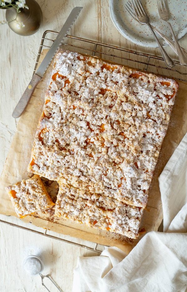 Fixes Rezept saftiger Aprikosenkuchen vom Blech mit Streuseln